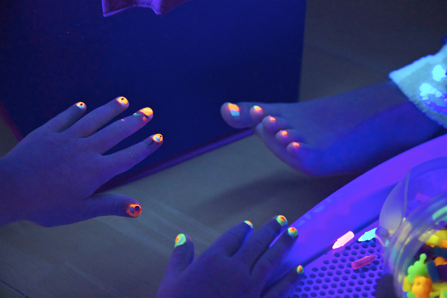 Holly's Arts and Crafts Corner: Glow Sensory Activity: Introducing ...