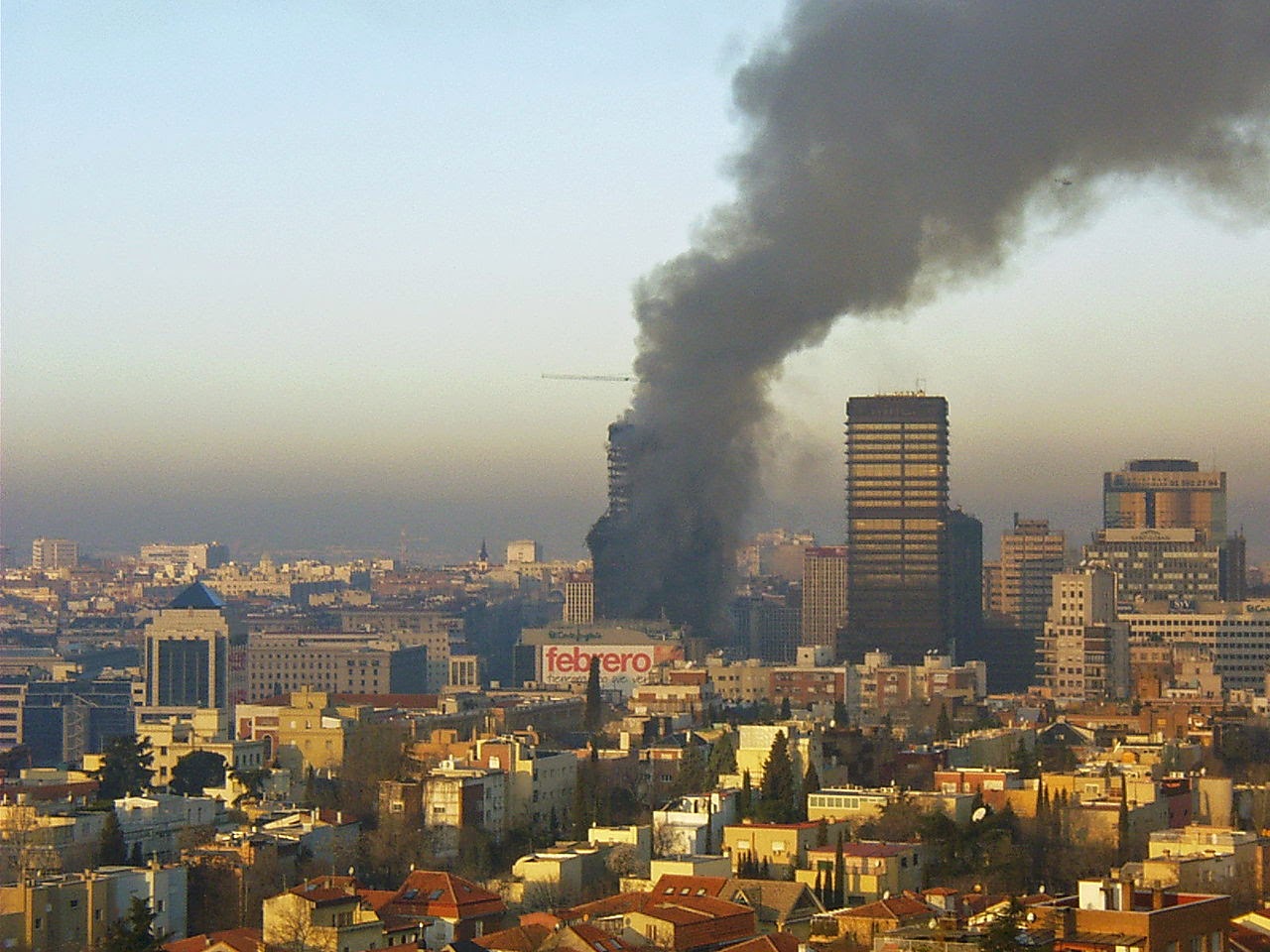 Tal día como hoy en Madrid...: 12 Febrero 2005 se incendia el edificio ...