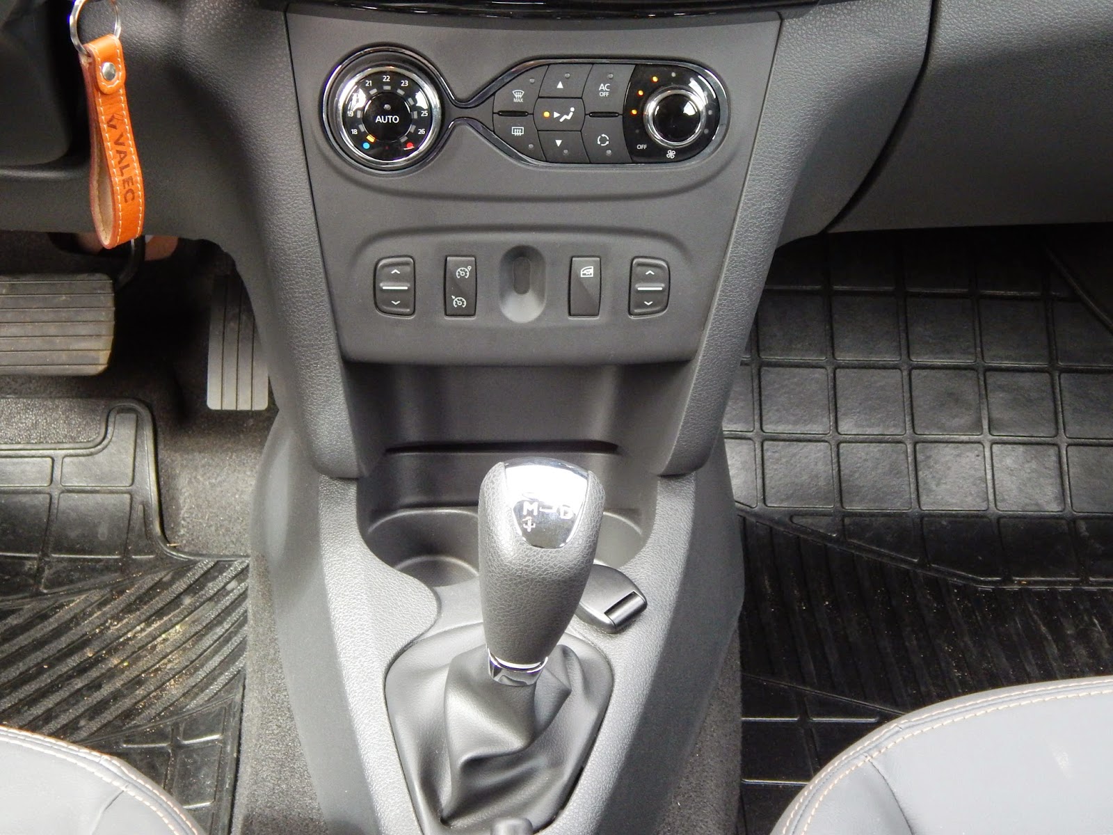 RACIONAUTO: HYUNDAI HB20X PREMIUM AUTOMÁTICO x RENAULT SANDERO STEPWAY ...