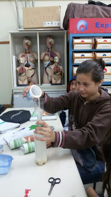 Experimentação científica no laboratório de ciências- profª Joseane