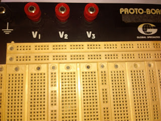 blog del ingeniero Ernesto Ibáñez: Reloj Digital Protoboard