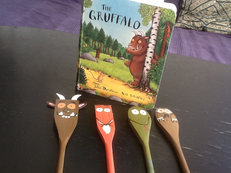 The Feverish Feltist: Gruffalo DIY: Wooden spoon Gruffalo puppets