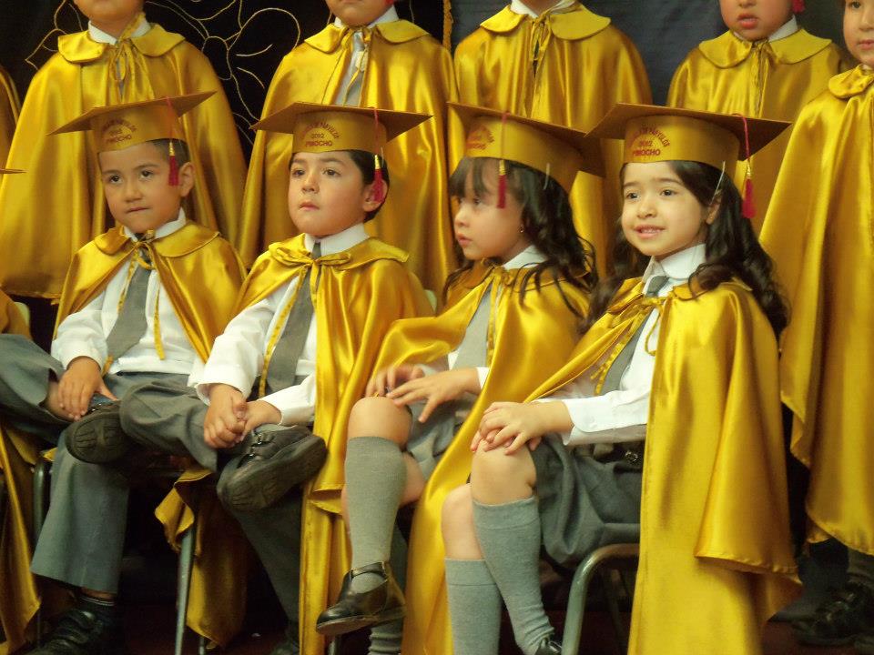 Diseño, Creatividad y Pasión : capas para graduación