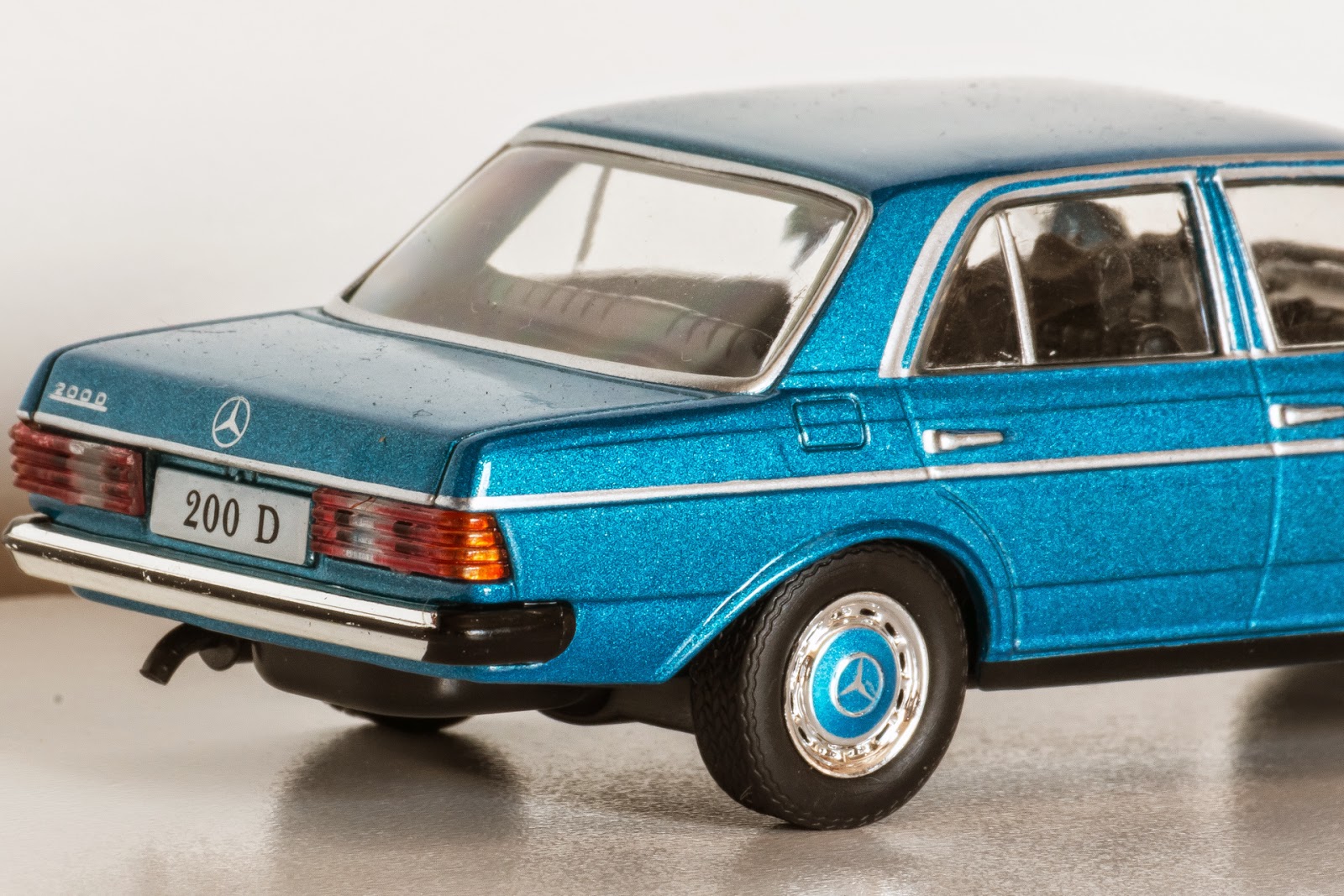 MiniAutoHobby: Mercedes Benz W123
