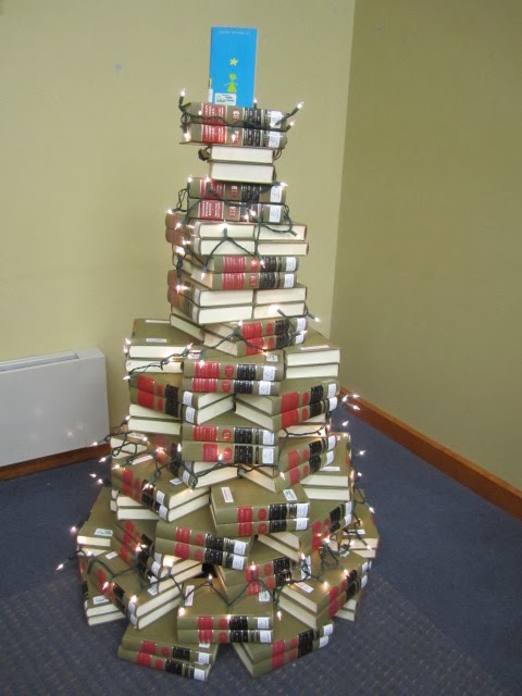 Kids' Bibliotheque: Book Christmas Tree