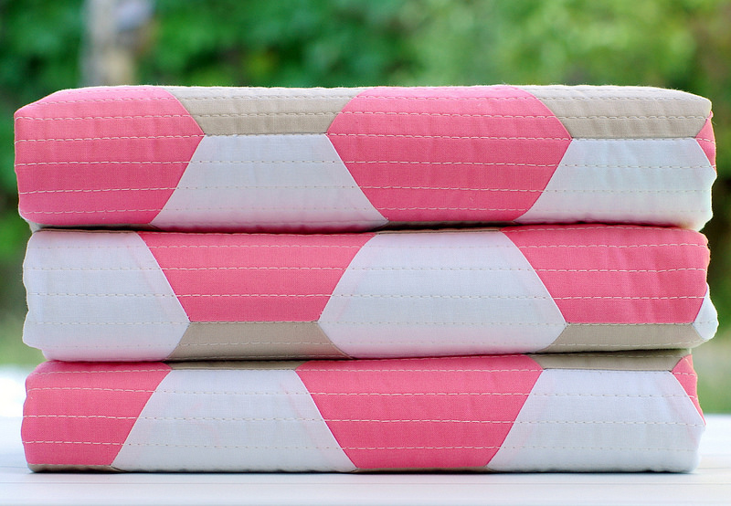 A Pink Flamingo Hexagon Quilt | Red Pepper Quilts | Bloglovin’