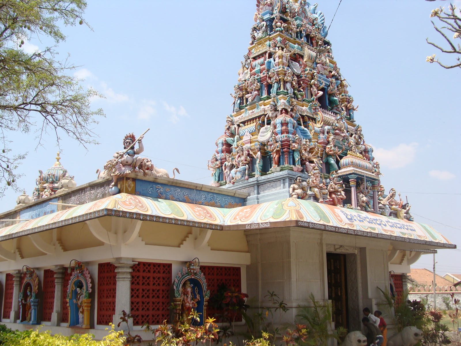Bangalore Blogs: Choudeswari Temple Tiptur
