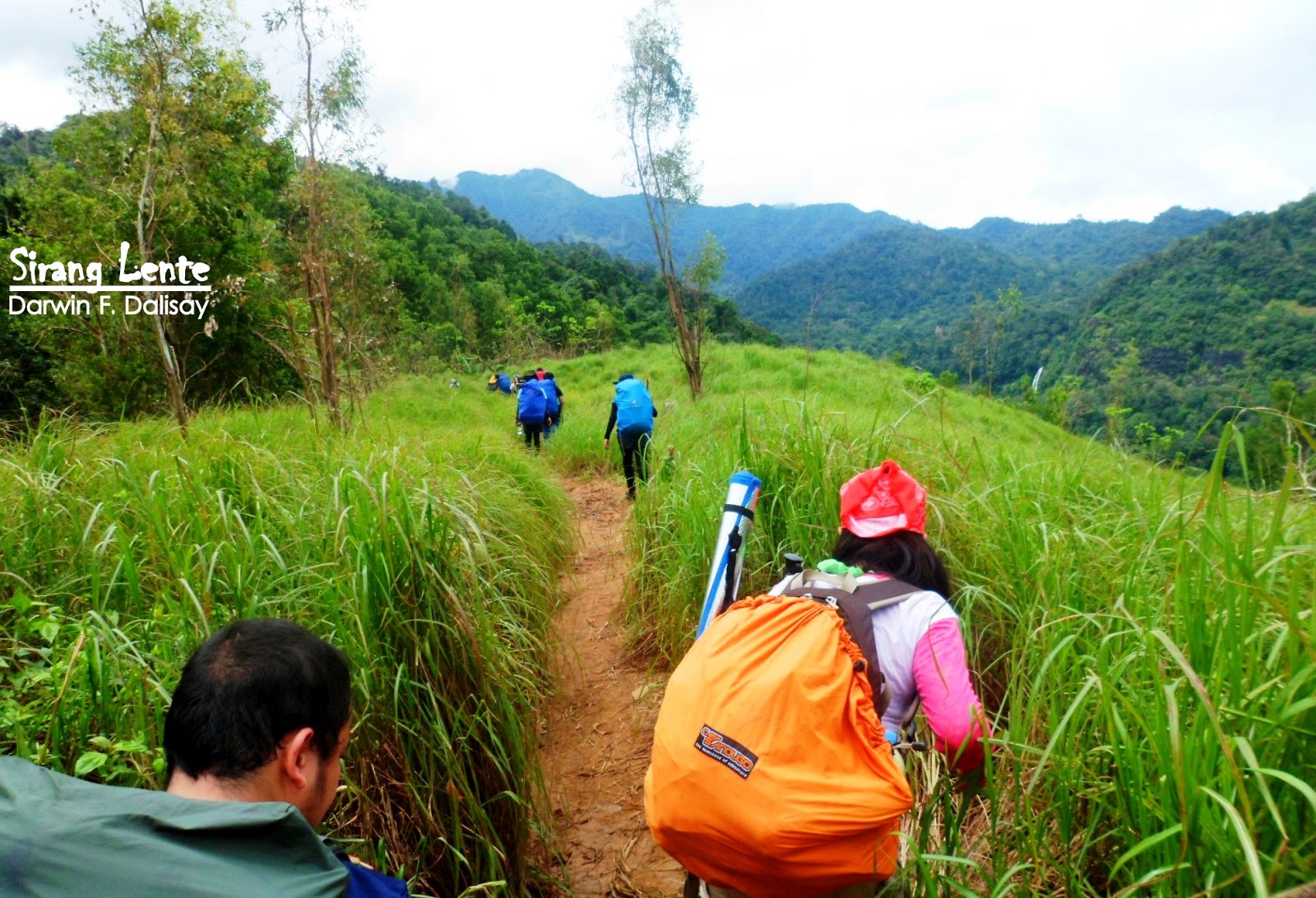 SIRANG LENTE: Hiking Mount Tarak (Bataan) with Couch Surfing