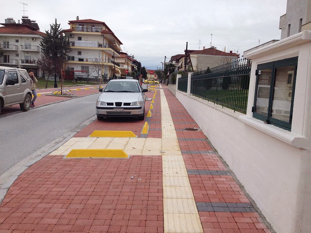 ΤΟ ΑΥΤΟΝΟΗΤΟ: ΚΥΒΟΛΙΘΟΙ ΓΙΑ ΠΕΤΑΜΑ, ΠΟΛΗ ΣΤΑ ΣΚΟΥΠΙΔΙΑ.......