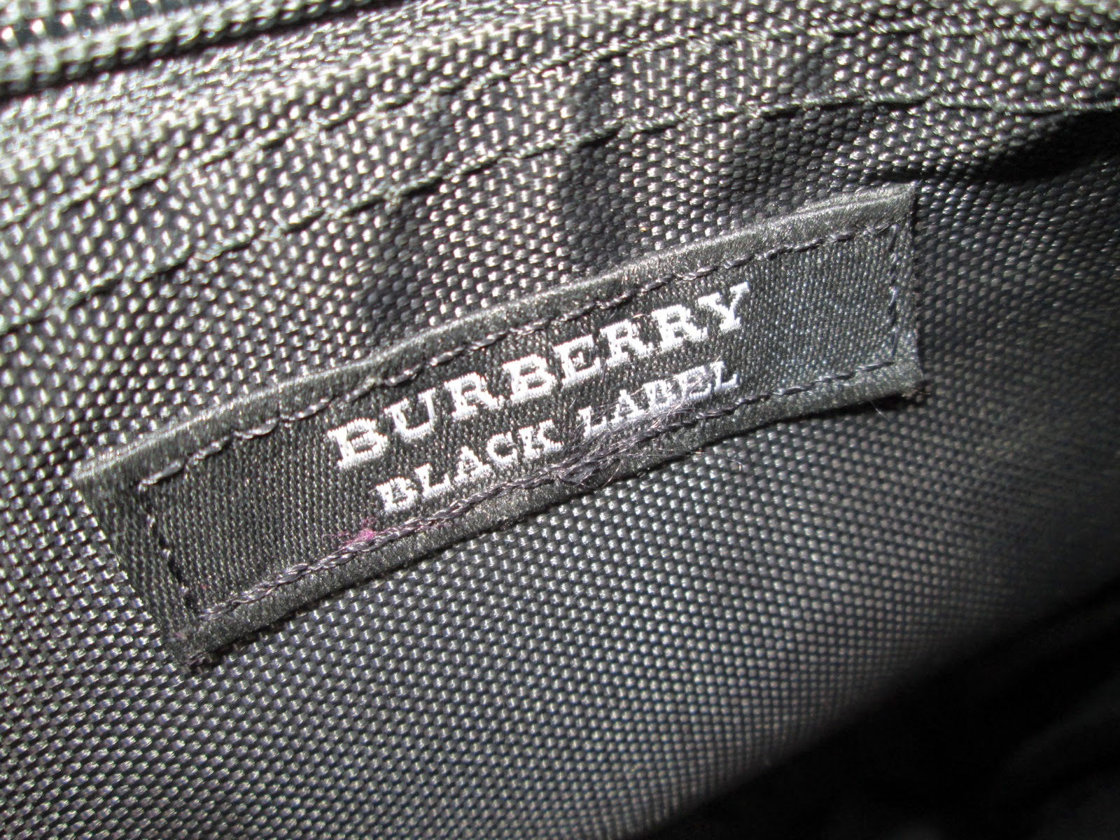 d0rayakEEbaG: Authentic Burberry Black Label Sling Bag(SOLD)