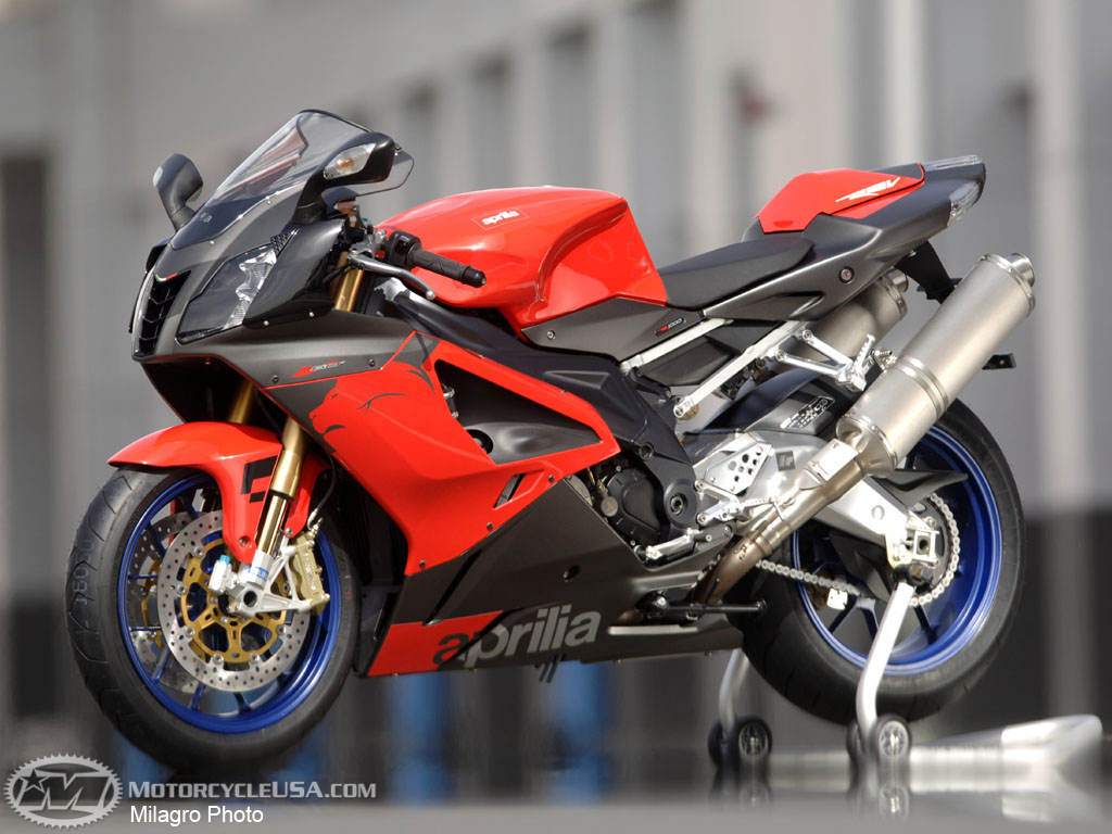 Aprilia RSV 1000 R Factory - picture of motor
