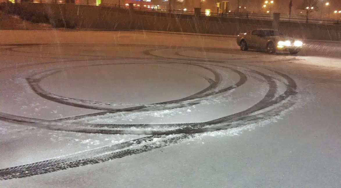 AutomoZeal: Snow Donuts and the Ford Explorer Sport Trac Adrenalin.
