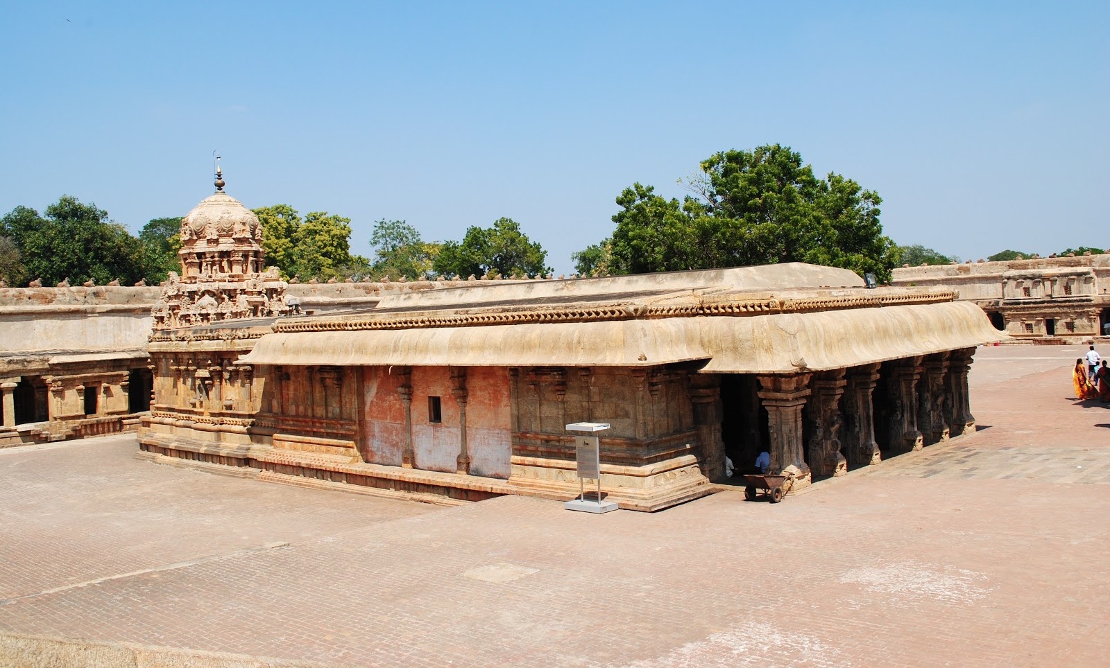 Tamilnadu Tourism: Brihadeeswarar Temple – Periyanayaki Amman Shrine
