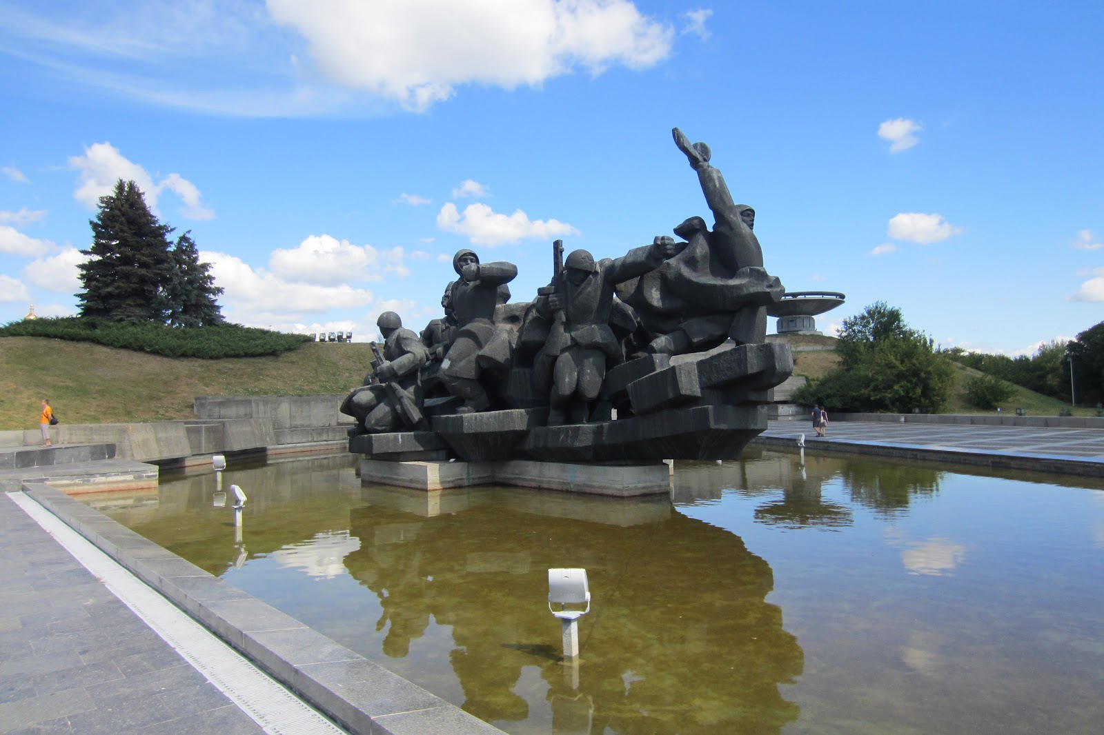 Maxi in Kiev: Rodina Matj (Mutter Heimat Statue - Kiew)