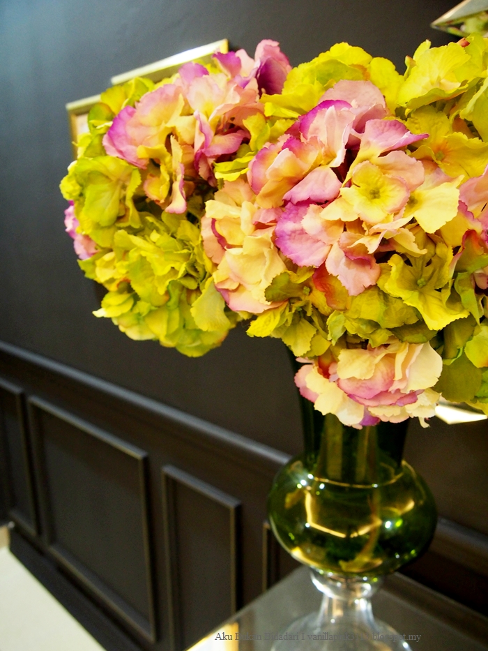 aku bukan bidadari: RumahAtyFared : DEKORASI BUNGA Ruang tamu