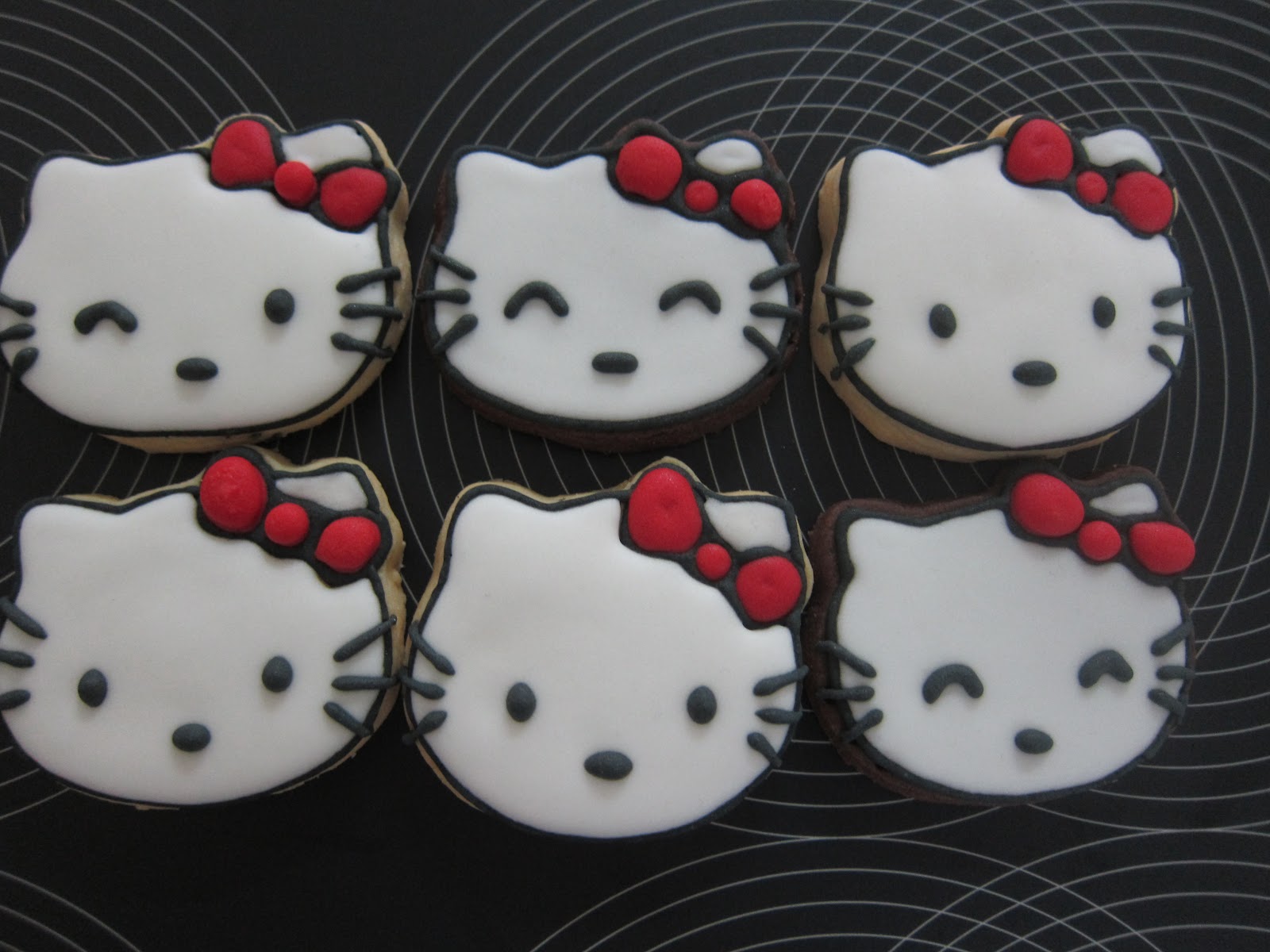 MAS AYU CONFECTIONS: Hello Kitty Cookies