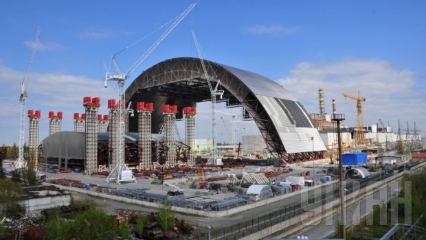 OekraineNieuws: Verplaatsing sarcofaag Tsjernobyl begonnen