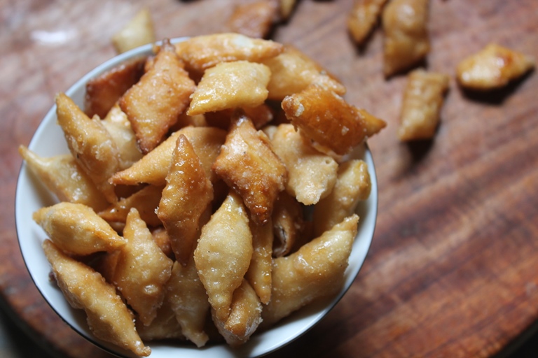 Sweet Diamond Cuts Recipe | Sweet Maida Biscuits