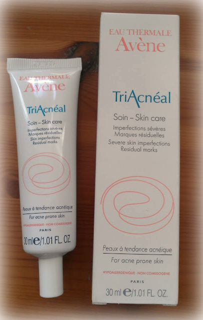 FloweryFloral: Avene Triacneal review