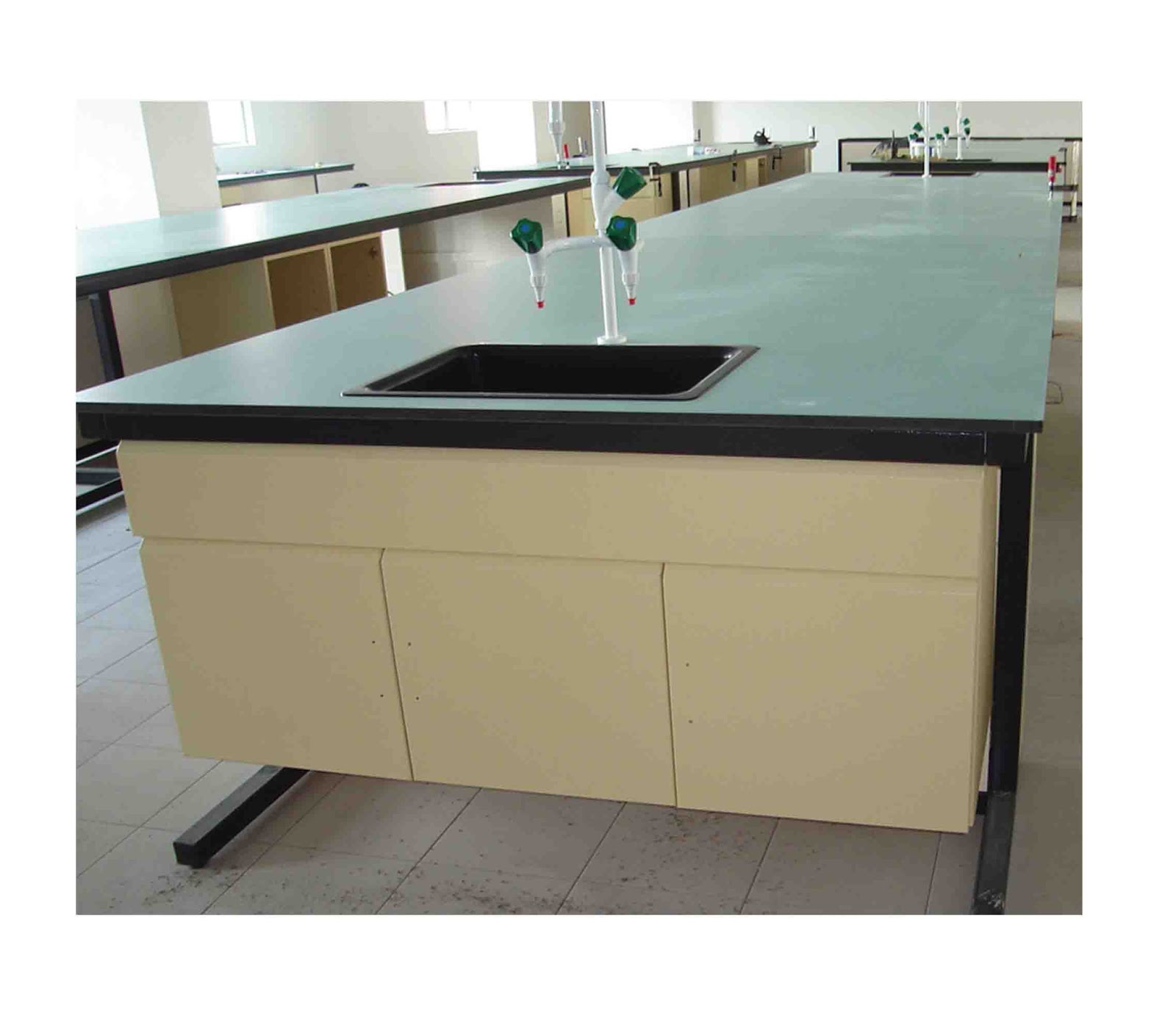 FORMICA COMPACT