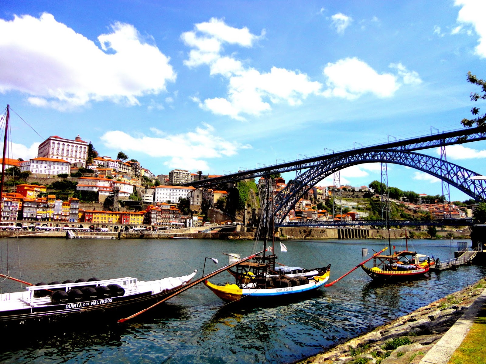 Um mundo de boas coisas!: No Porto (Portugal): passeio de barco no rio ...
