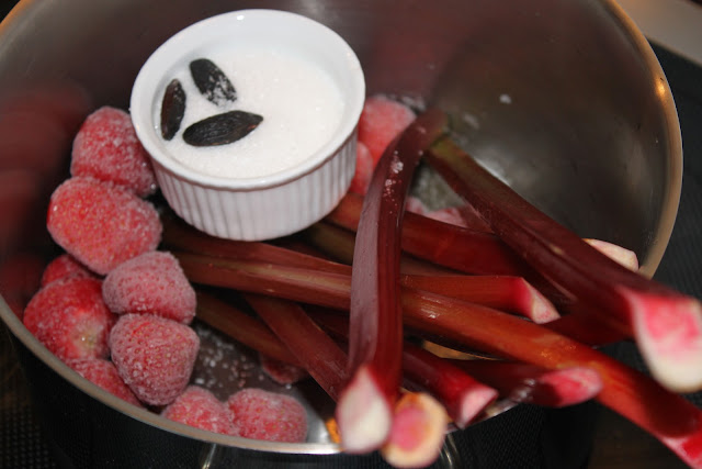 Gourmet Diner: Rabarber & Jordbær marmelade - Jeg gemmer lidt til senere.