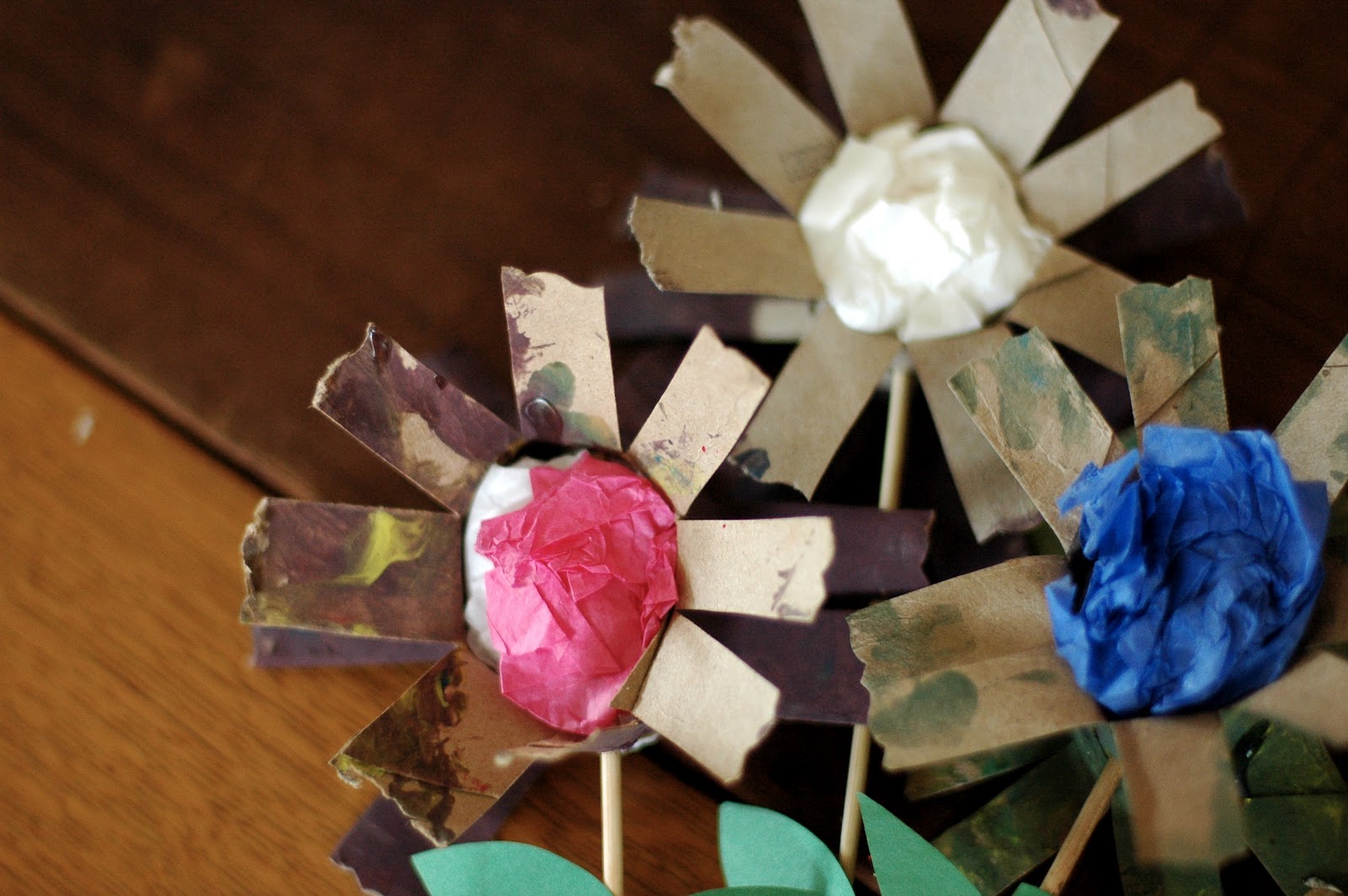 create (with kids): upcycled flowers - FreshlyPlanted