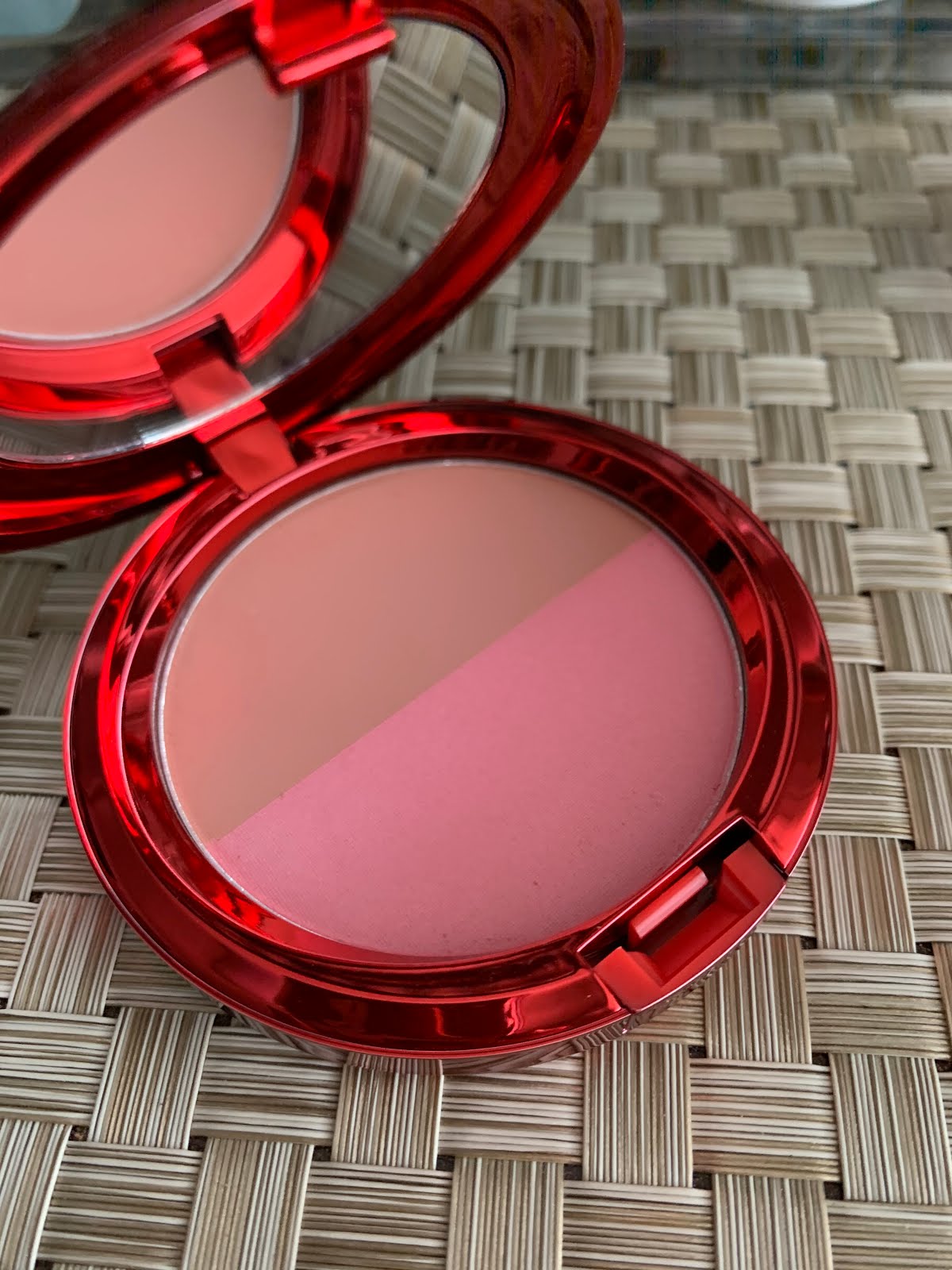 Thoughts: MAC Powder Blush (Duo) / Lucky Red