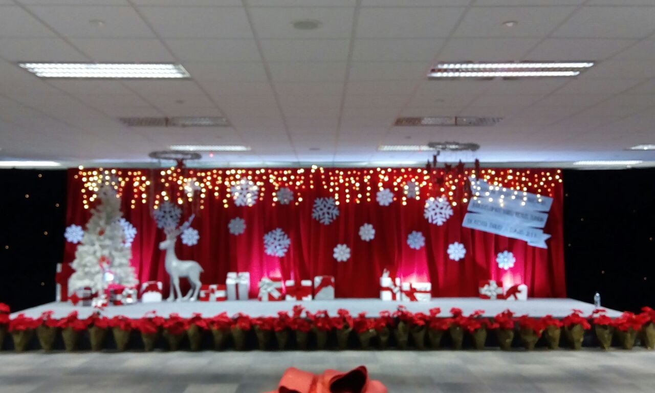Dekorasi Pohon Natal, Kandang Natal, Panggung, Ruangan Acara Natal ...