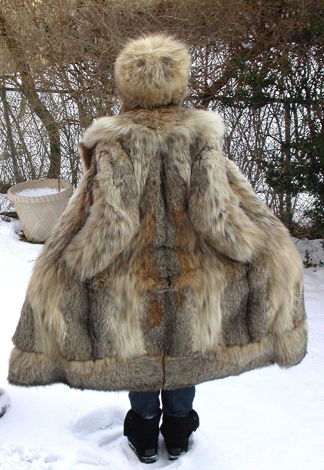 Fur Coat: Tina fur coat