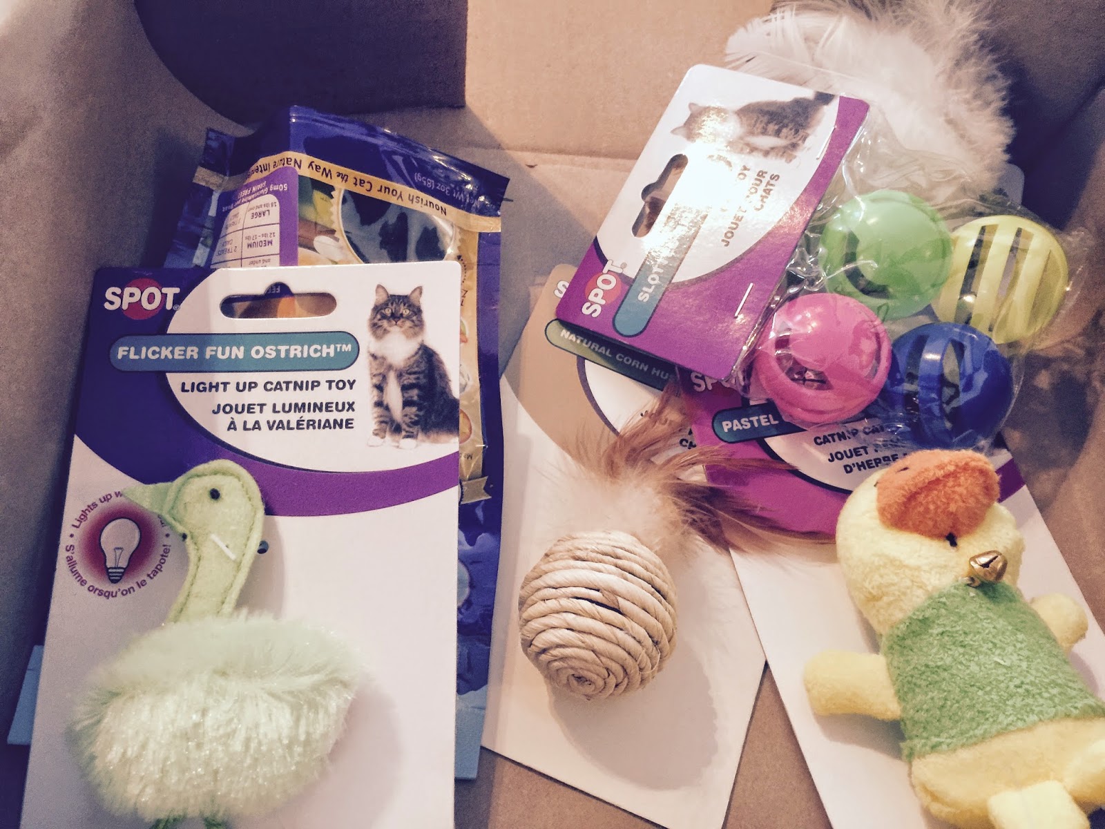 Outside the Box: Pet Gift Box Review: March 2015