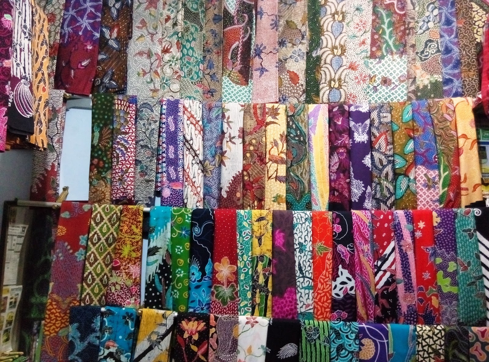 Berburu Batik di Pasar Tujuh Belas Agustus, Pamekasan, Madura - RANSEL ...