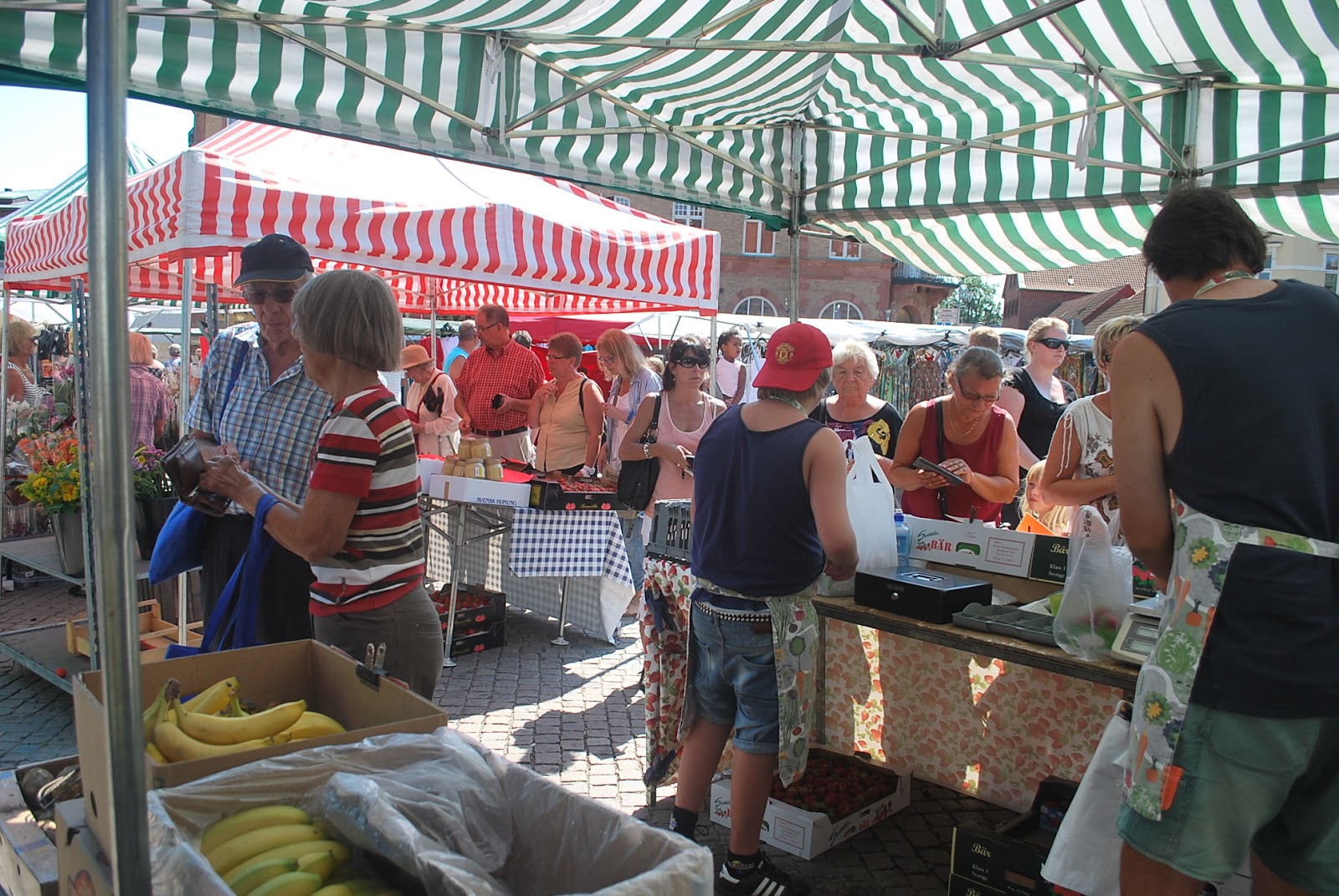 rignellskans ljuva hem. . .: Torghandel i Simrishamn.