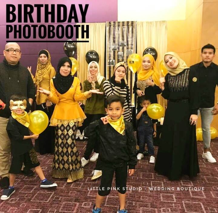 DIY Wedding Rental: Birthday Photobooth : Theme Gold Black