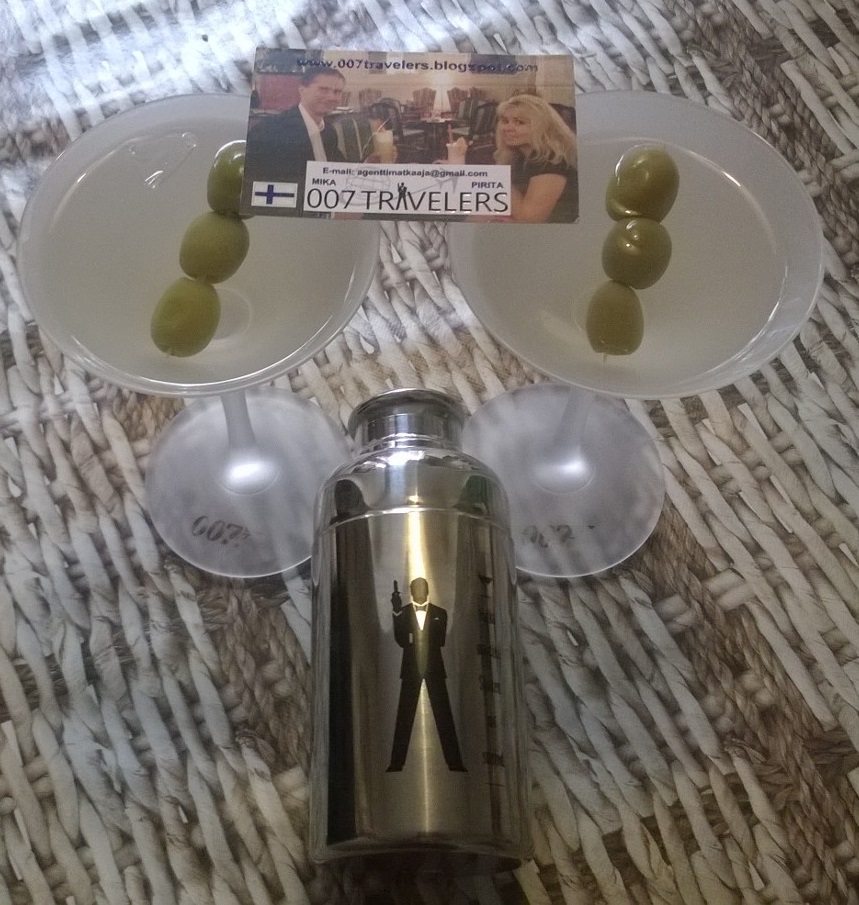 007 TRAVELERS: 007 Drink: Vodka martini, dirty