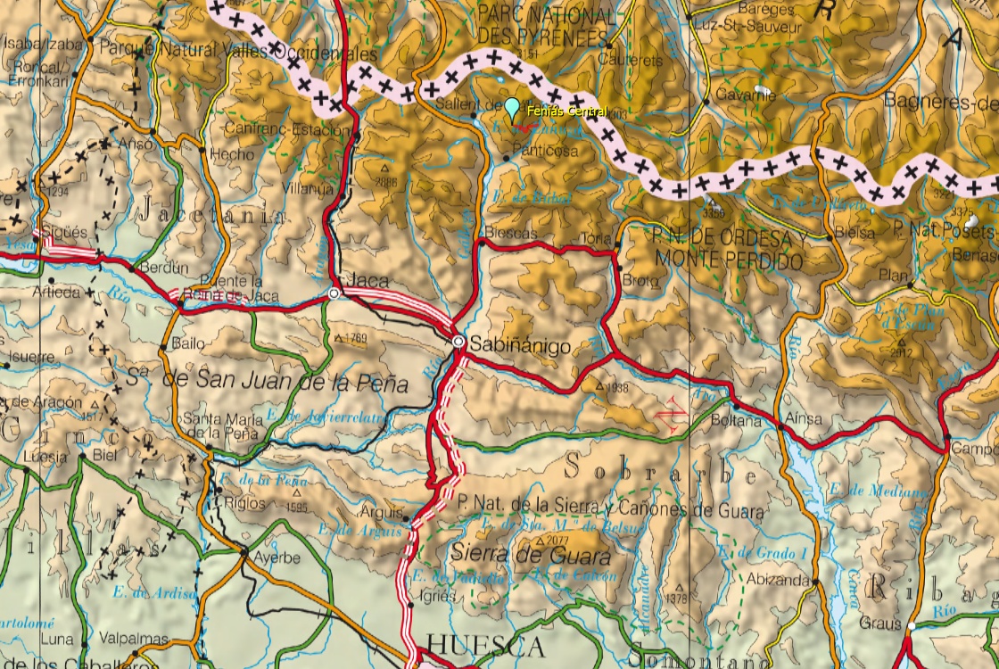Amuso: Feniás Central desde el Balneario de Panticosa con esquís.