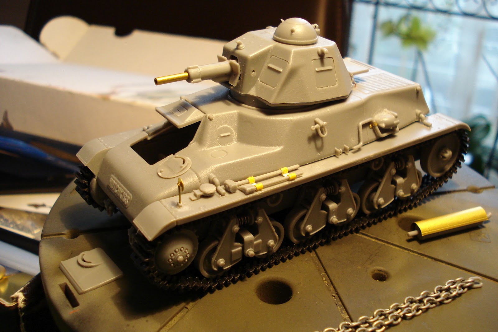 Size's military scale models: Bronco Hotchkiss H39
