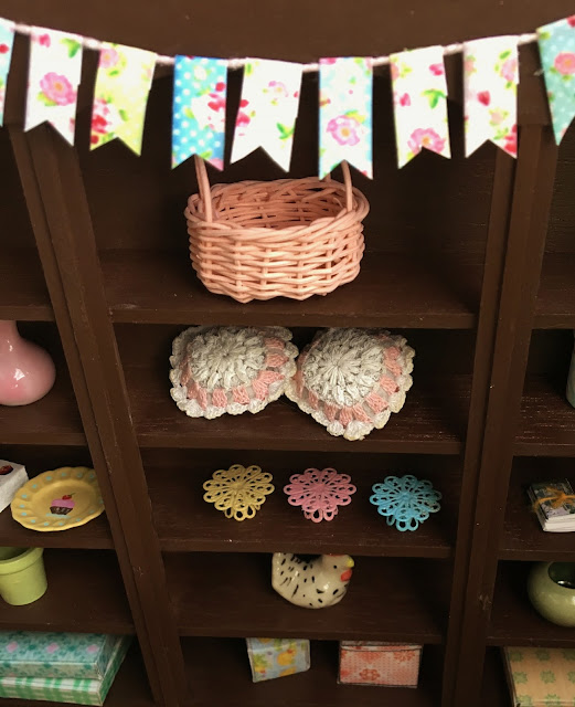 Little Things By Anna: Miniature Corner Gift Shop
