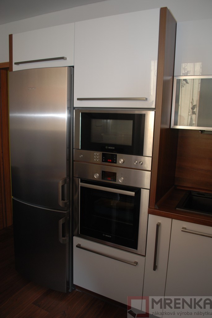 MRENKA - Zakázková stolárska výroba ®: Malá rohová bytová kuchyňa - Trnava