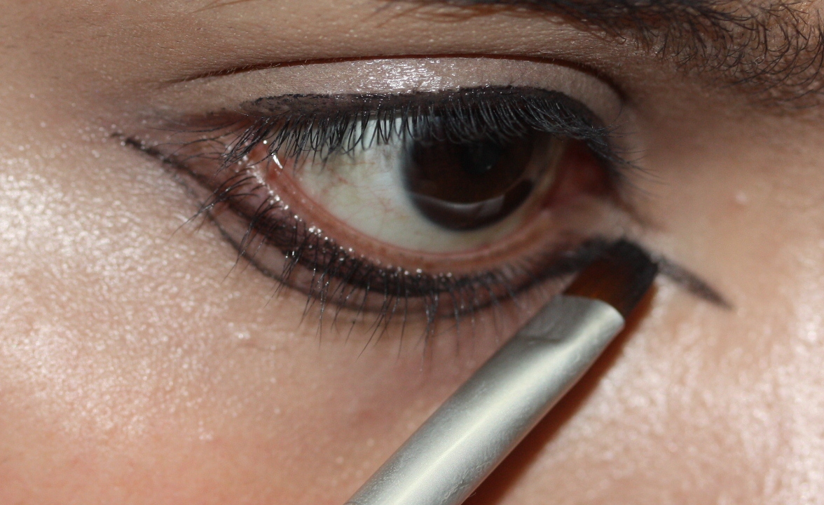 The Gilded Lily: 10 Eyeliner Tricks to Make You Stand Out