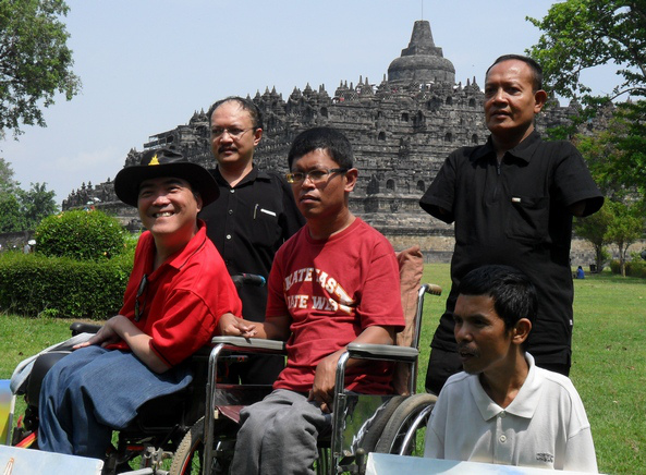 10 Pelukis Tuna Daksa di Indonesia