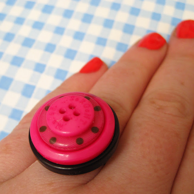 handmade button jewelry ~ ideas arts and crafts projects