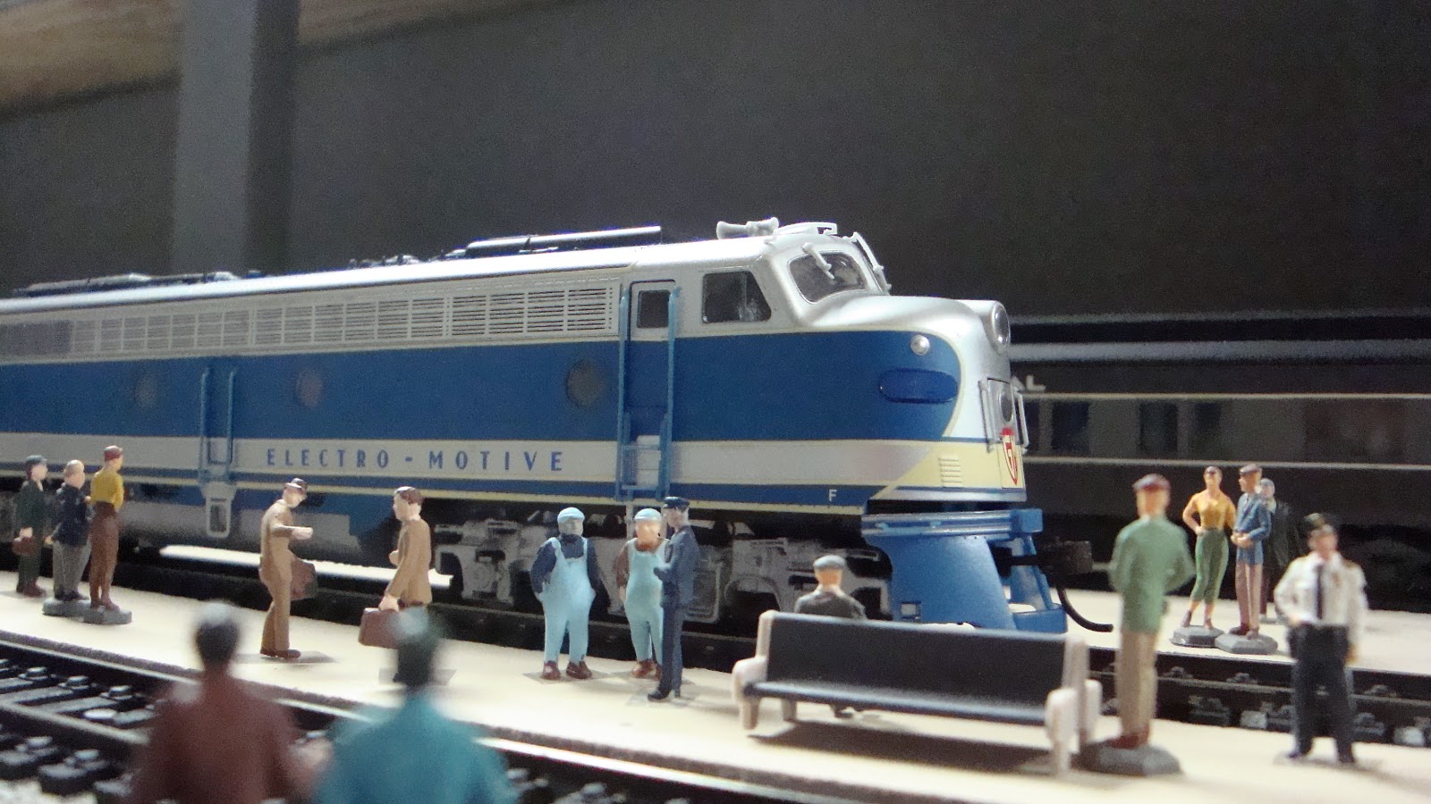 New York Central Train Layout: EMD E8A Demonstrator # 952