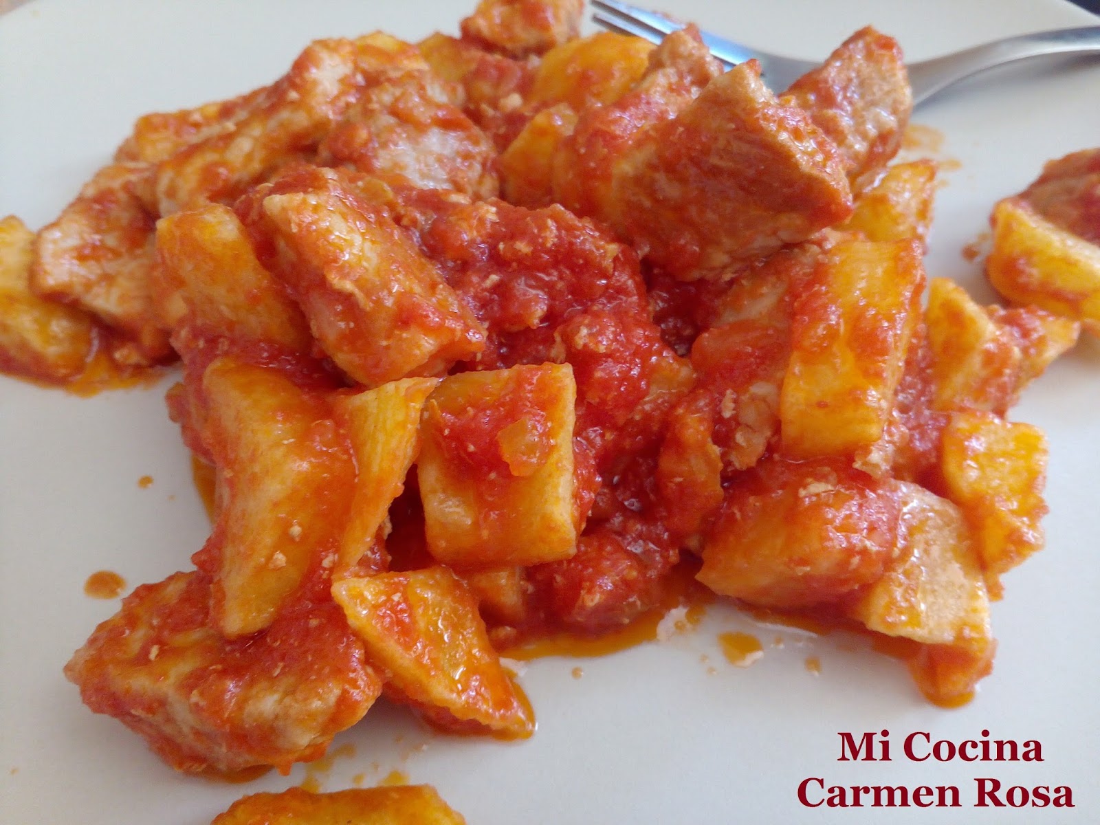 CARNE MAGRA DE CERDO CON PATATAS Y TOMATE FRITO | Mi Cocina