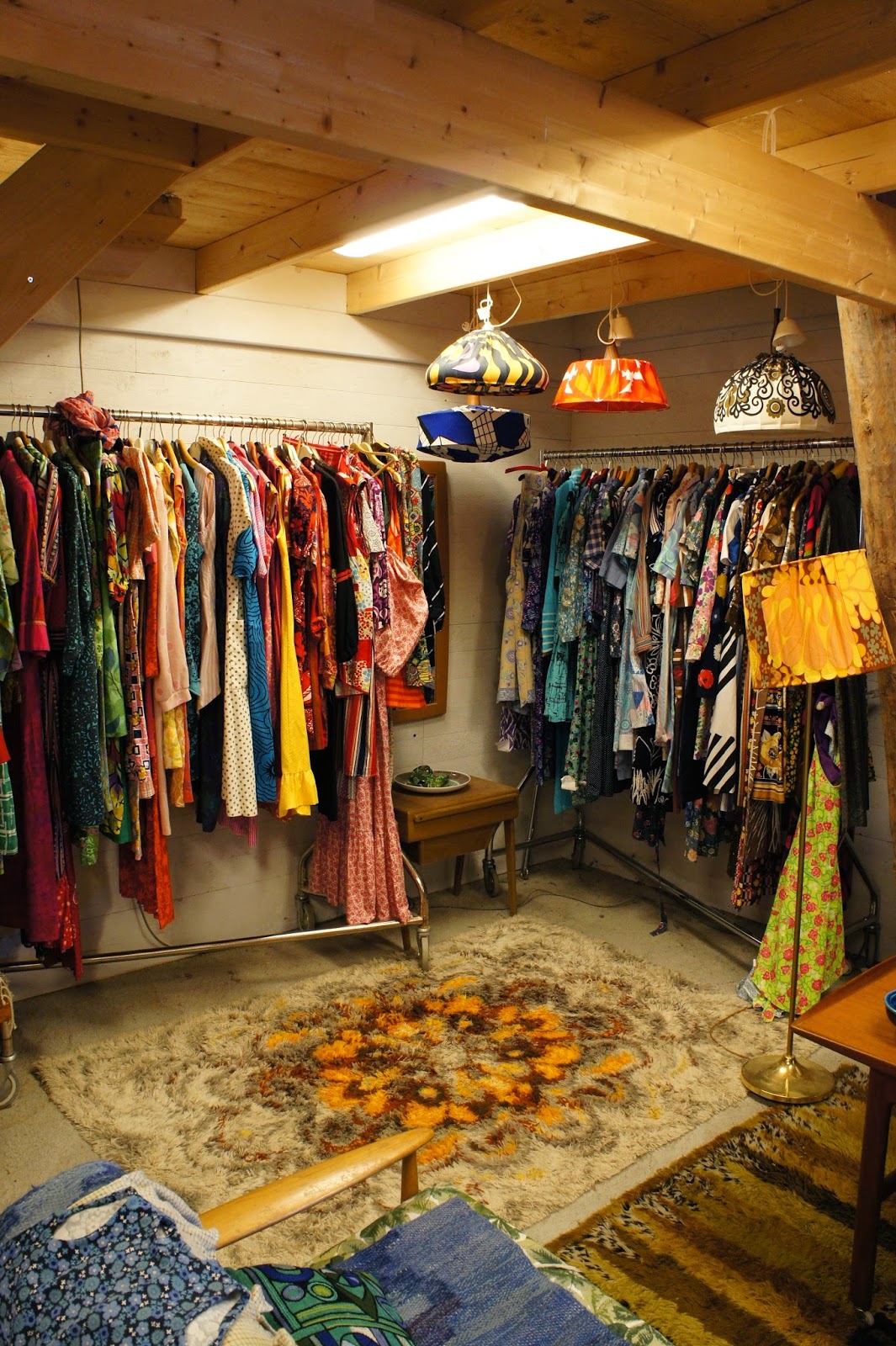 Pieliekamais: Krāmu tirdziņš "Slinkā kalpone"