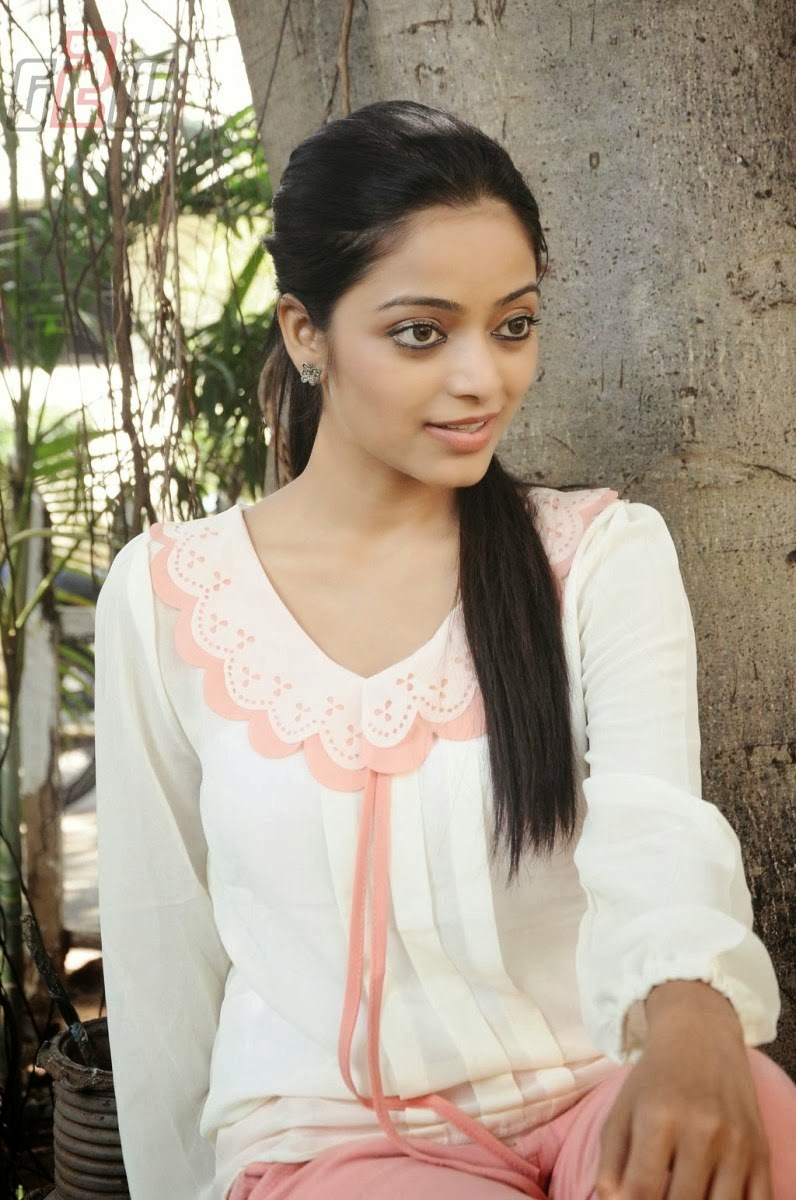 SOUTH ACTRESS JANANI IYER LATEST HOT PHOTOS | Gateway to world cinema..