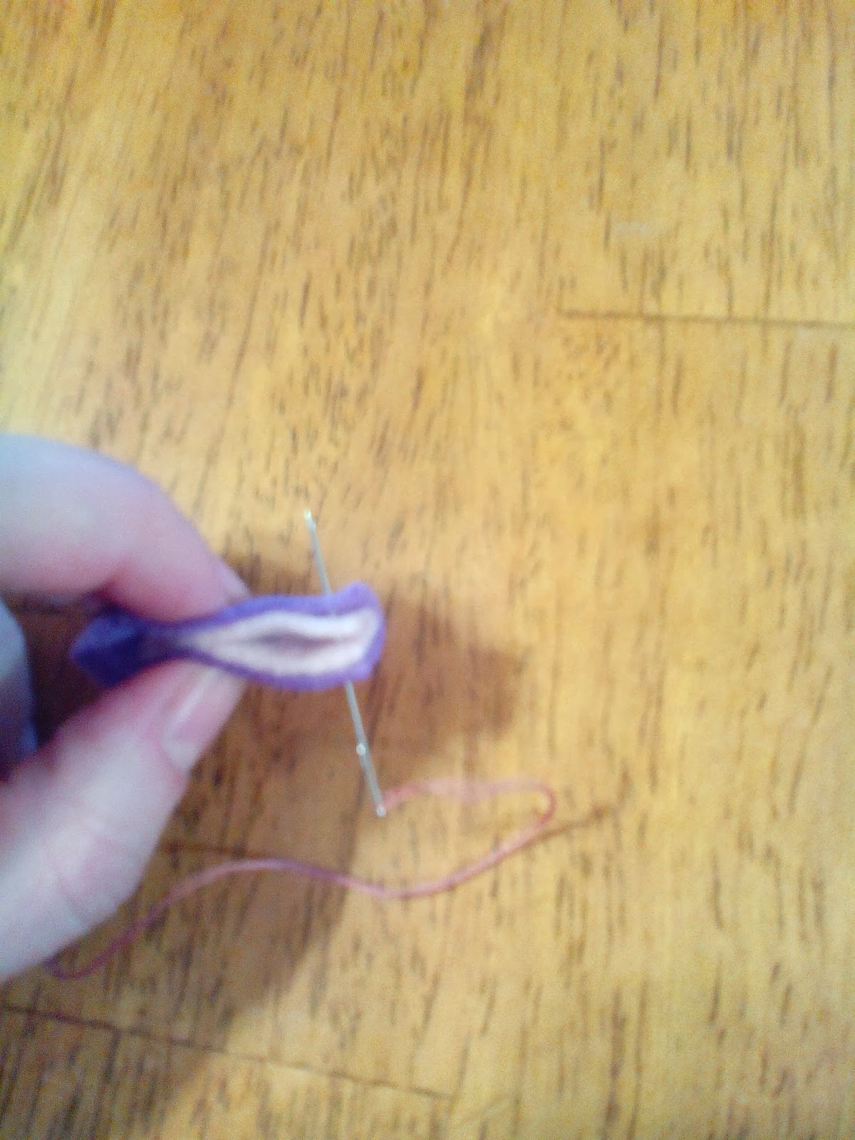 adornos pelo en fieltro.