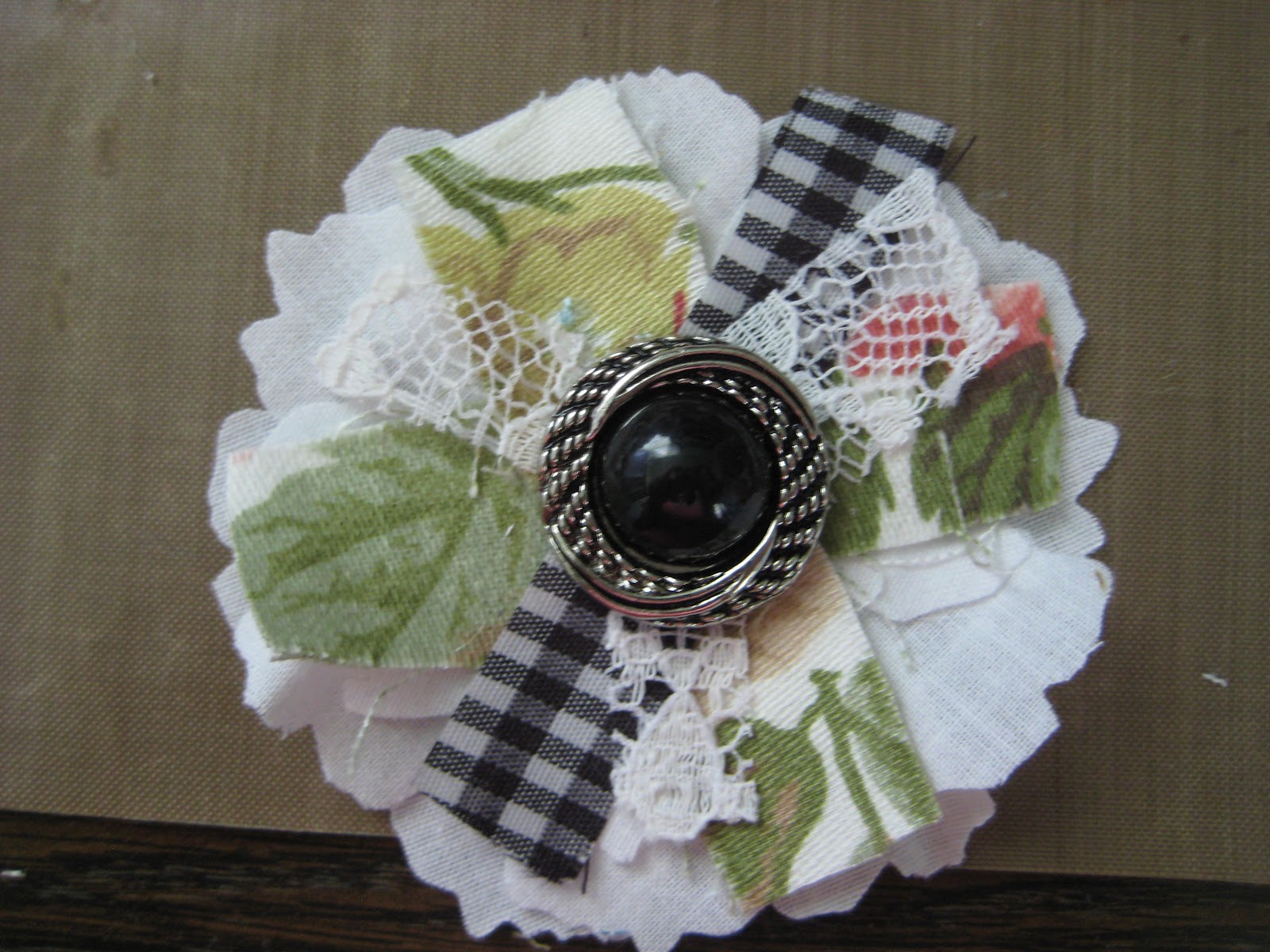 Scrappy Dayz: Shabby Chic Flower tutorial...