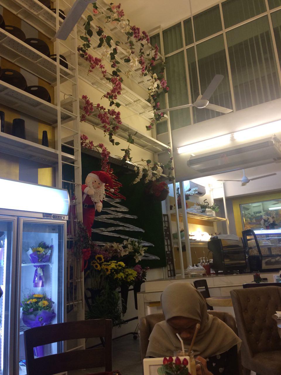 ABD MUN'EM DATO HJ MAHMAD MUHTAR: UME FLORAL CAFE