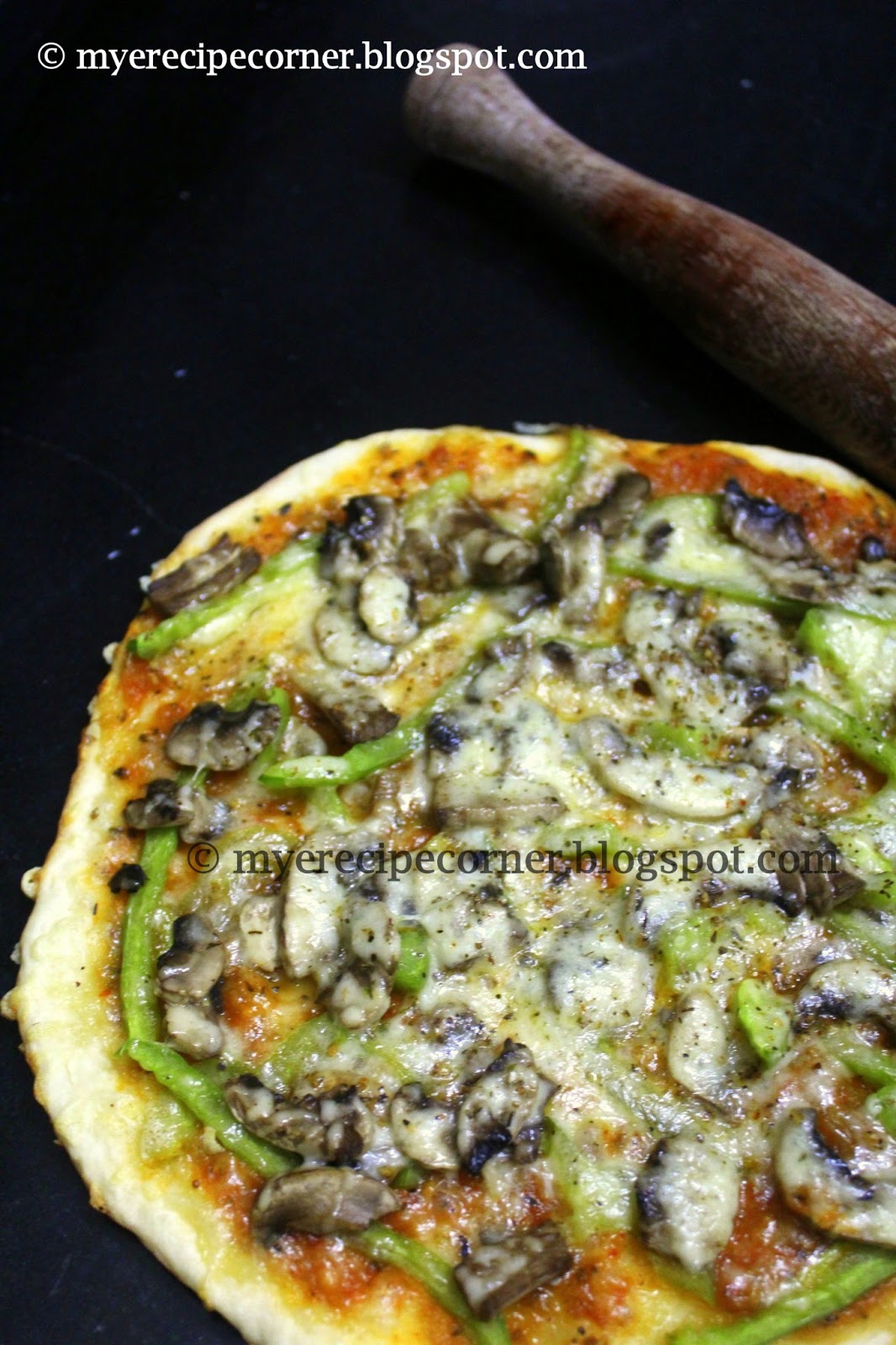 Mye's Kitchen: Mushroom and Capsicum Thin Crust Pizza